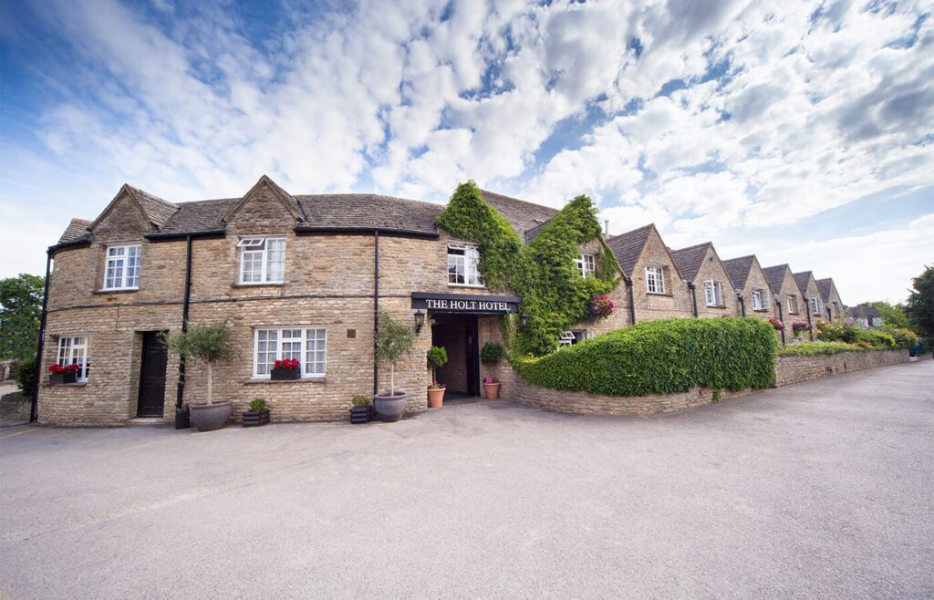Oxfordshire Hotel | The Holt Hotel in Oxfordshire | Home