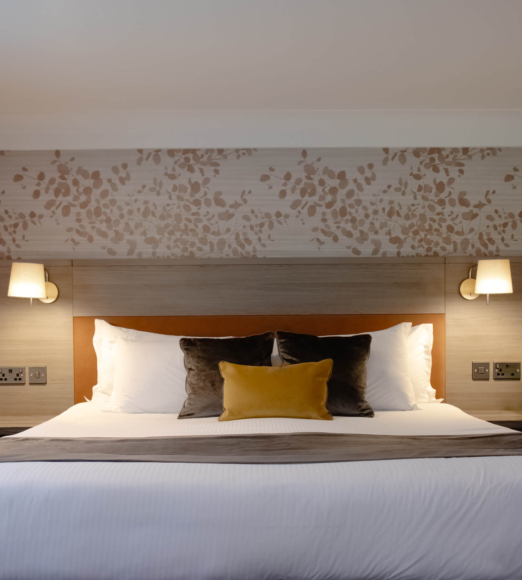 Oxfordshire Hotel | The Holt Hotel in Oxfordshire | Home